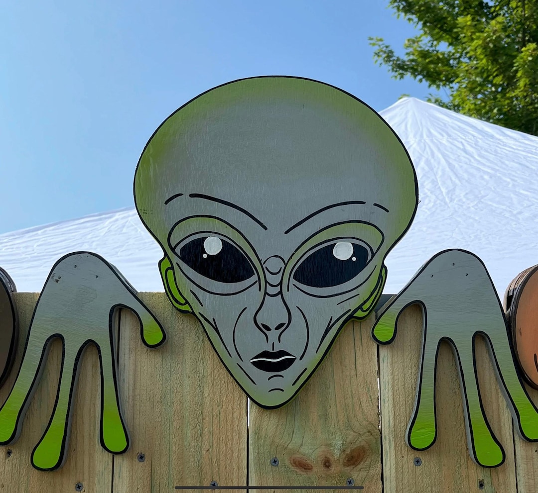 Alien Fence Peeker - Etsy