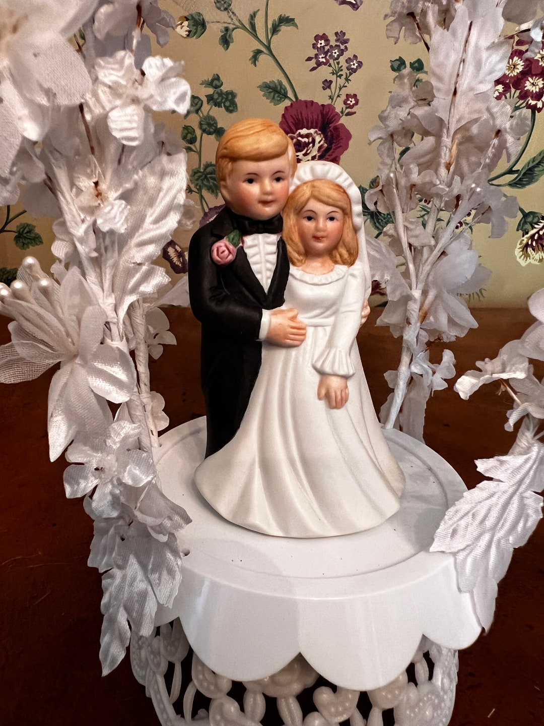 Vintage Martha's Large Porcelain Blonde Bride and Groom Wedding Cake ...