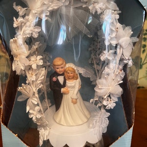 Vintage Martha's Large Porcelain Blonde Bride and Groom Wedding Cake ...