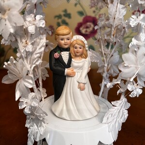 Vintage Martha's Large Porcelain Blonde Bride and Groom Wedding Cake ...