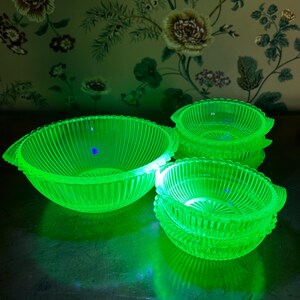 Vintage Uranium UV Reactive Ribbed Large Serving Bowl and Berry Serving ...