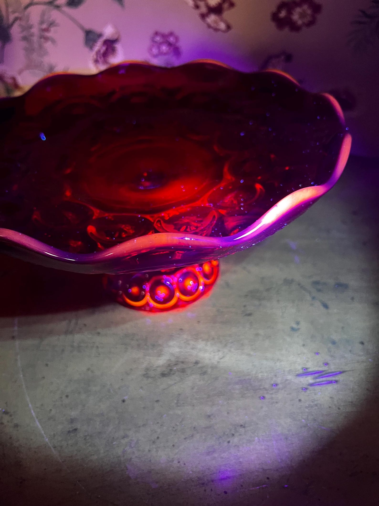 L.E. Smith Vintage Red Moon & Stars Amberina UV Reactive Fruit Bowl - Etsy