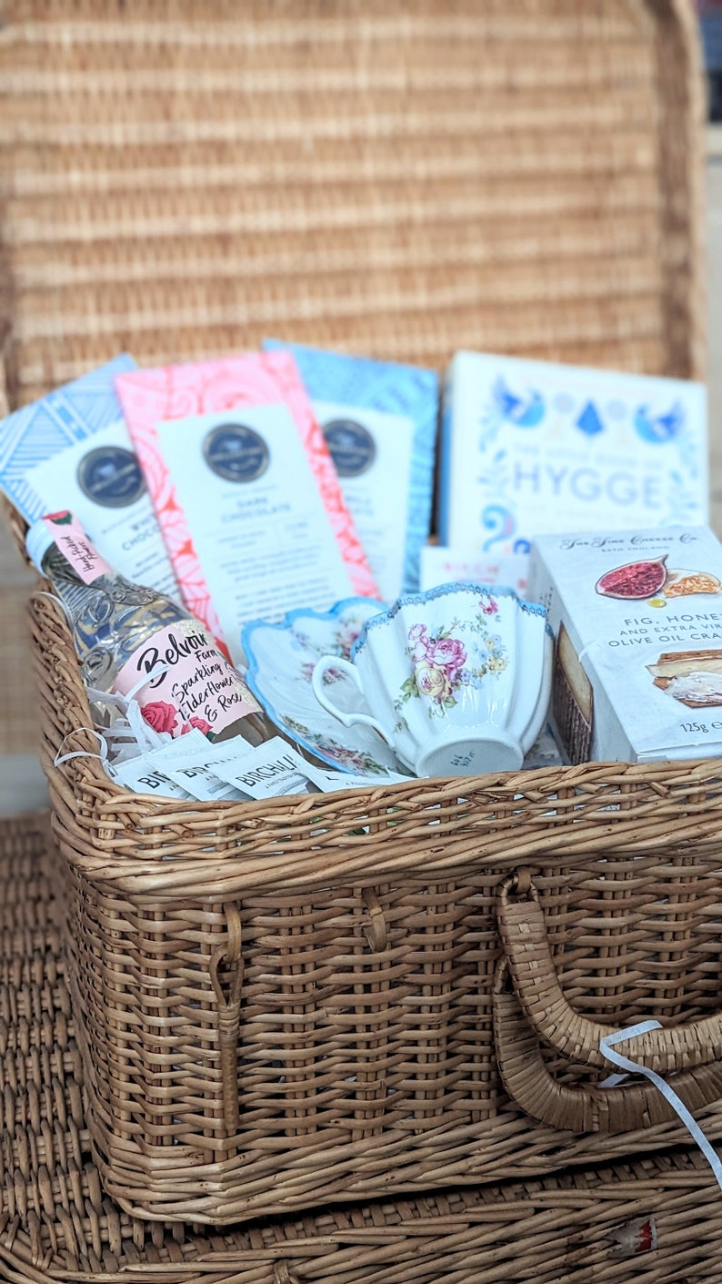 Vintage Luxury Gift Hamper, Medium Size - Etsy