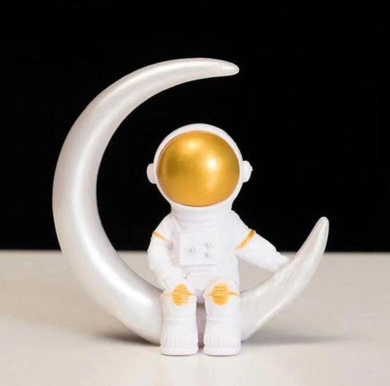 Resin Astronaut Figure Statue Figurine Spaceman Sculpture Educational ...