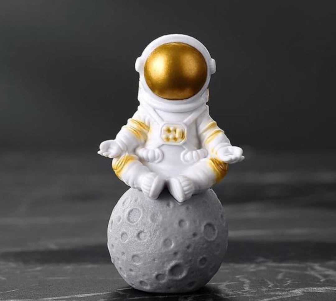 Resin Astronaut Figure Statue Figurine Spaceman Sculpture Educational ...