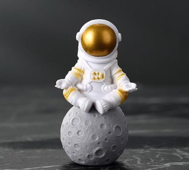 Resin Astronaut Figure Statue Figurine Spaceman Sculpture Educational ...
