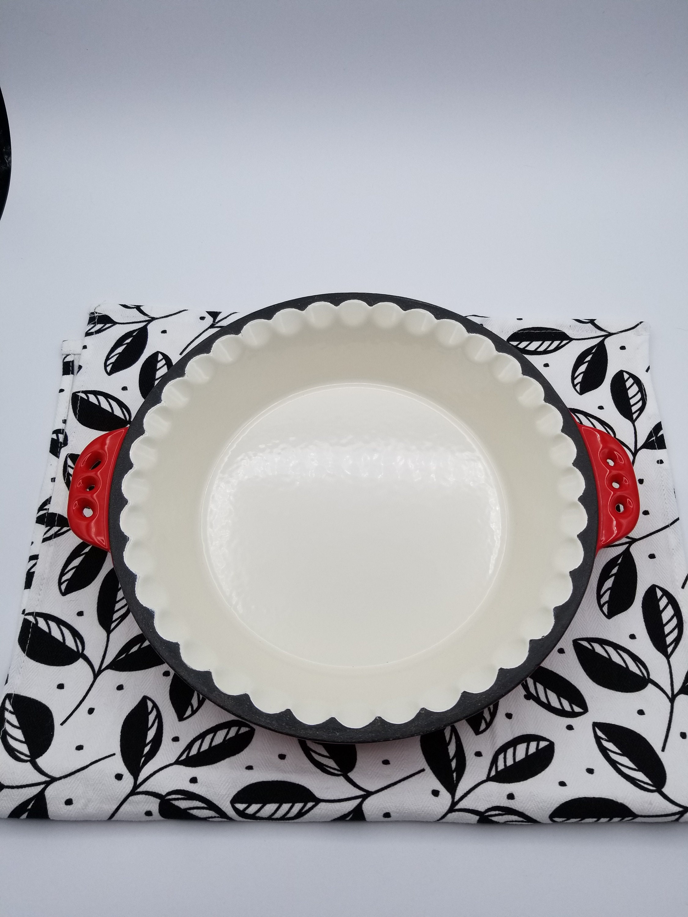 Pie Pan CUISINE AND COMPANY Red Enameled Cast Iron Pie Pan 10.25 - Etsy