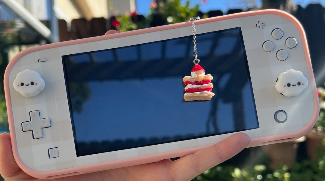 Nintendo Switch, Macbook, Playstation, Kindle Strawberry Layer Cake ...