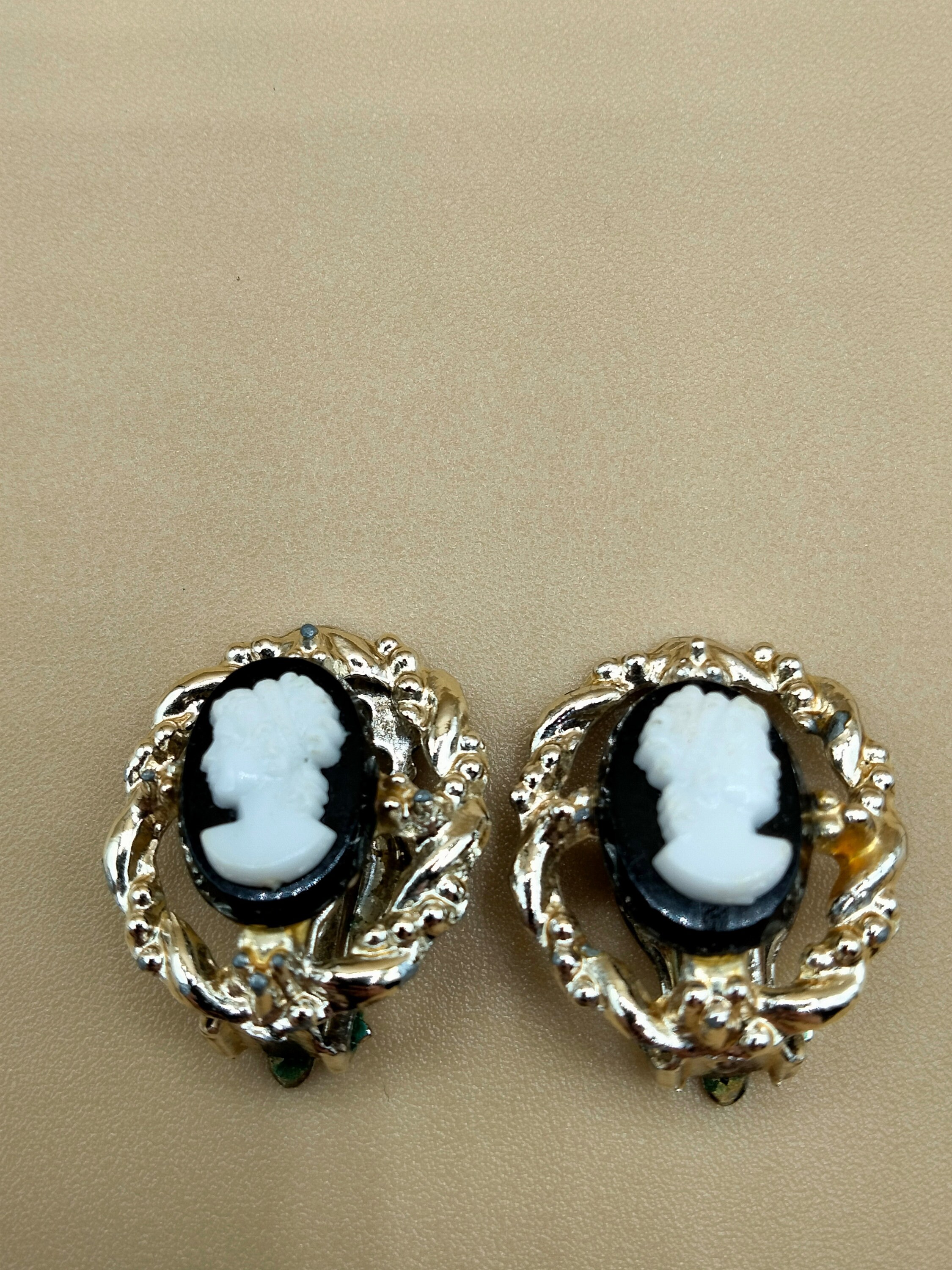 Vintage Cameo Jewelry Set Black and White Marked Japan - Etsy