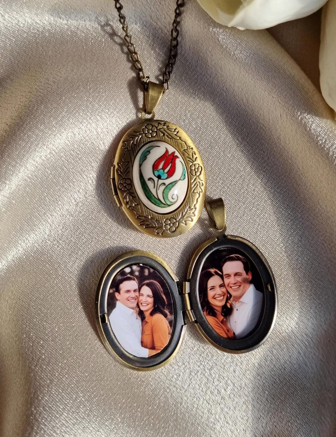 Custom Keepsake Locket Necklace With Photo, Vintage Style Ceramic ...