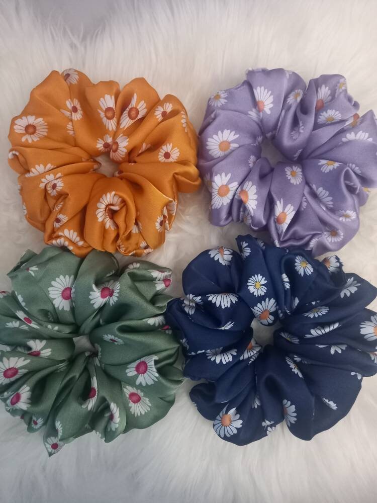 Daisy Scrunchies / Giant Scrunchie / Hair Accessories / Gift Set / Floral Hair - Etsy