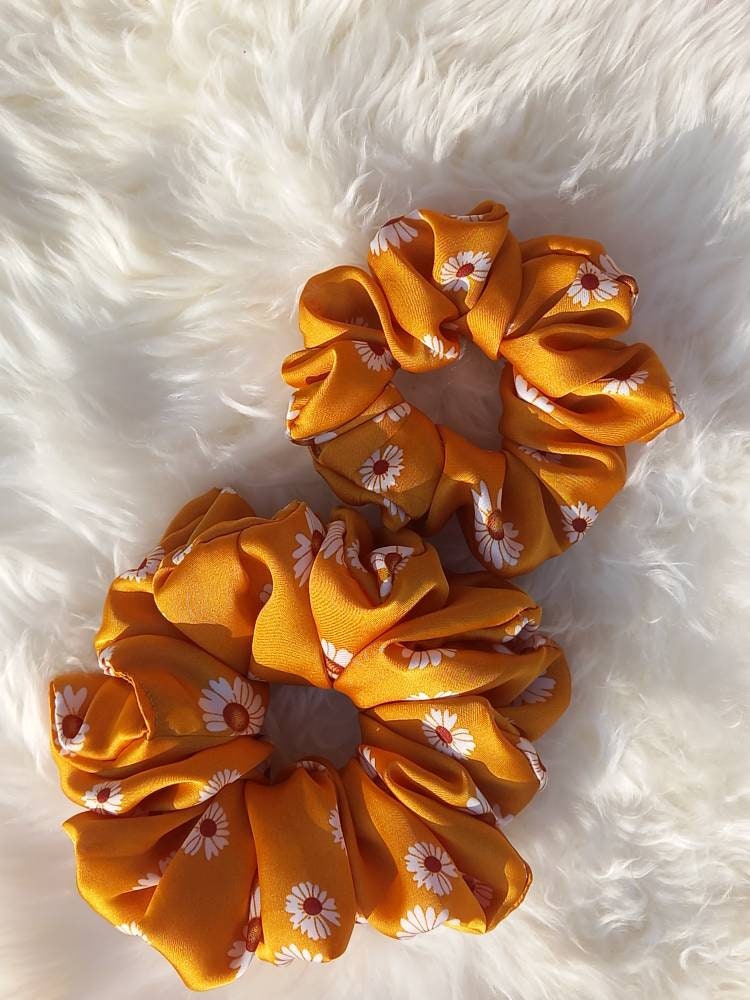 Daisy Scrunchies / Giant Scrunchie / Hair Accessories / Gift Set / Floral Hair - Etsy