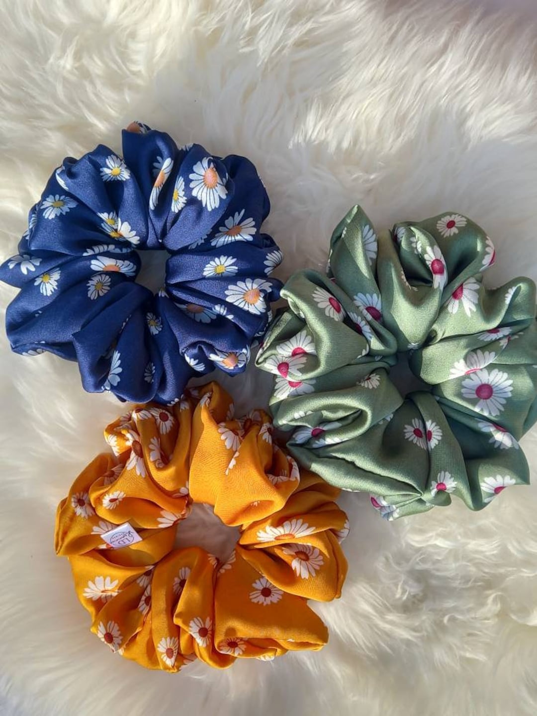 Daisy Scrunchies / Giant Scrunchie / Hair Accessories / Gift Set / Floral Hair - Etsy