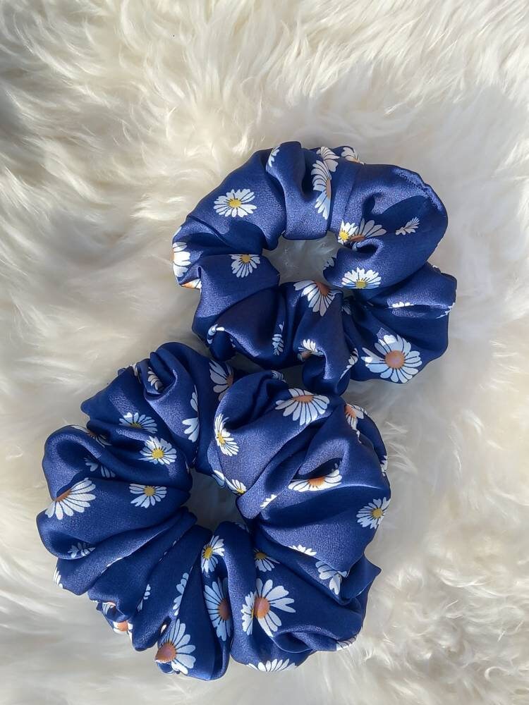Daisy Scrunchies / Giant Scrunchie / Hair Accessories / Gift Set / Floral Hair - Etsy