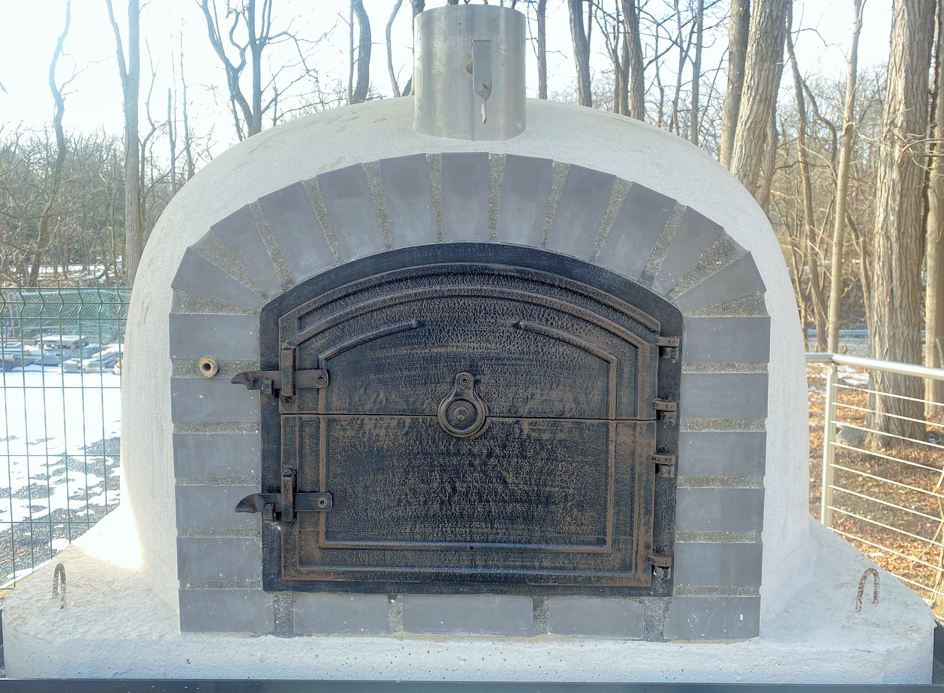 LEIRIA Butterfly Wood Oven With Black Brick Arc and Stucco Finish ...