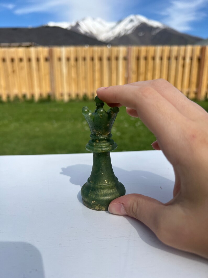 Green and Gold Chess Pieces Queen and King Chess Piece Resin Cake ...