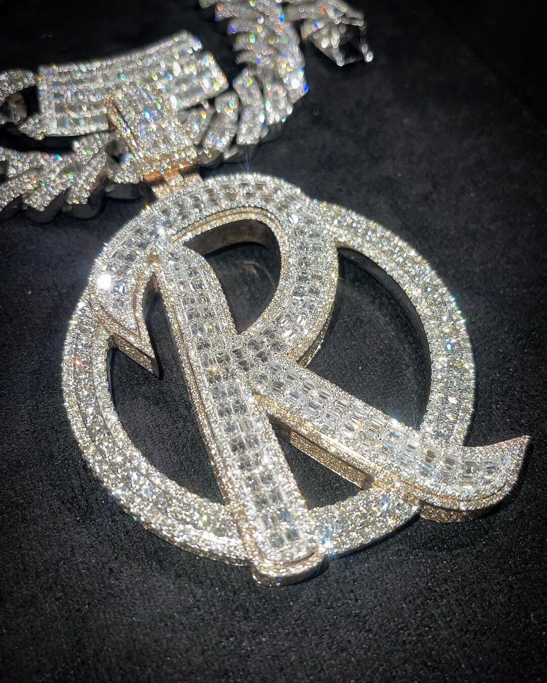 R Letter in Circle Shape Pendant With Cuban Link Chain Necklace, 70 CTW ...