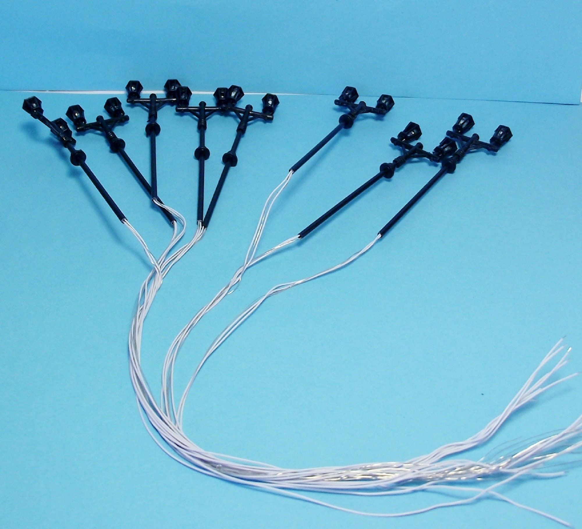 New HO Scale LED 2 Lamp Cast Iron Looking Lights. Set Includes 8 Lights ...