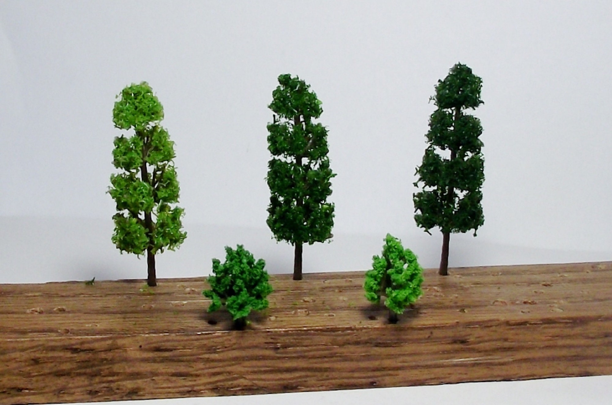 24 Piece N Scale Mixed Color Tree Pack 12 Pcs 2 3/8 & 12 Pcs 1 3/8 in 3 ...