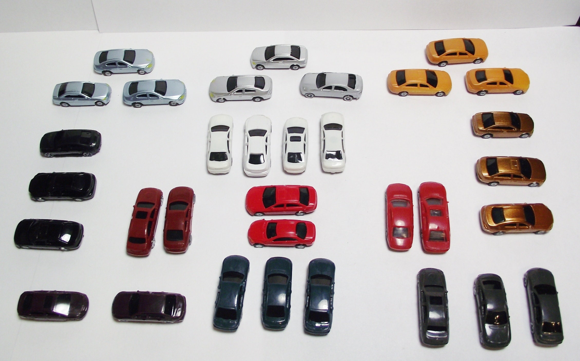 N Scale Plastic Model Cars in Several Colors and Styles-32 Cars per ...