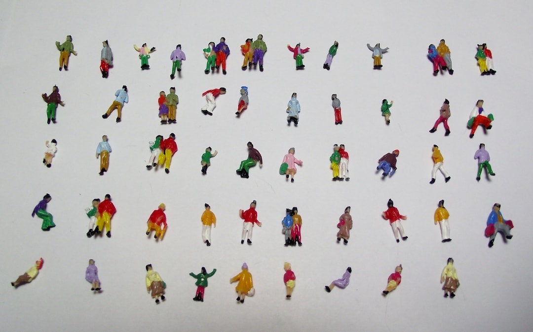 N Gauge 1:160 Scale Model Figures 50 Town People in Several Different ...