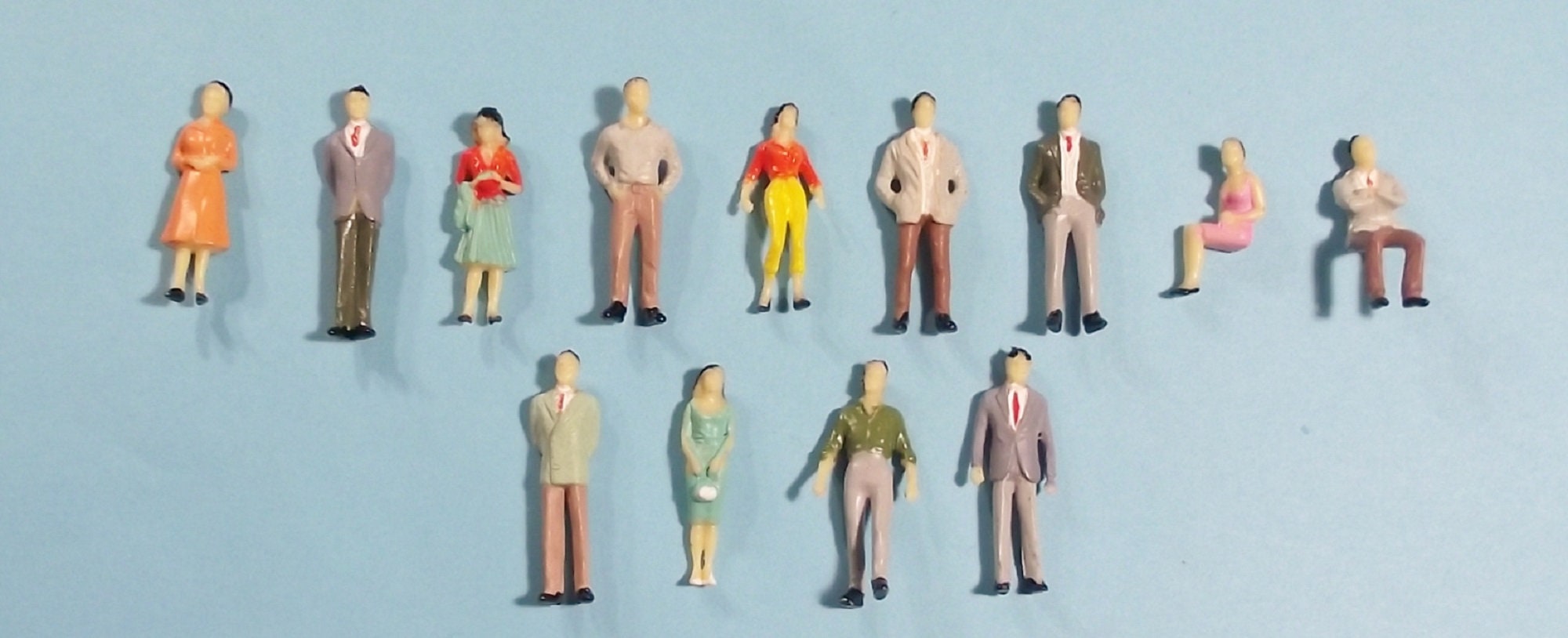 New 1:48 o Gauge Hand Painted Scale Model Figures. Total of 26 Pieces ...