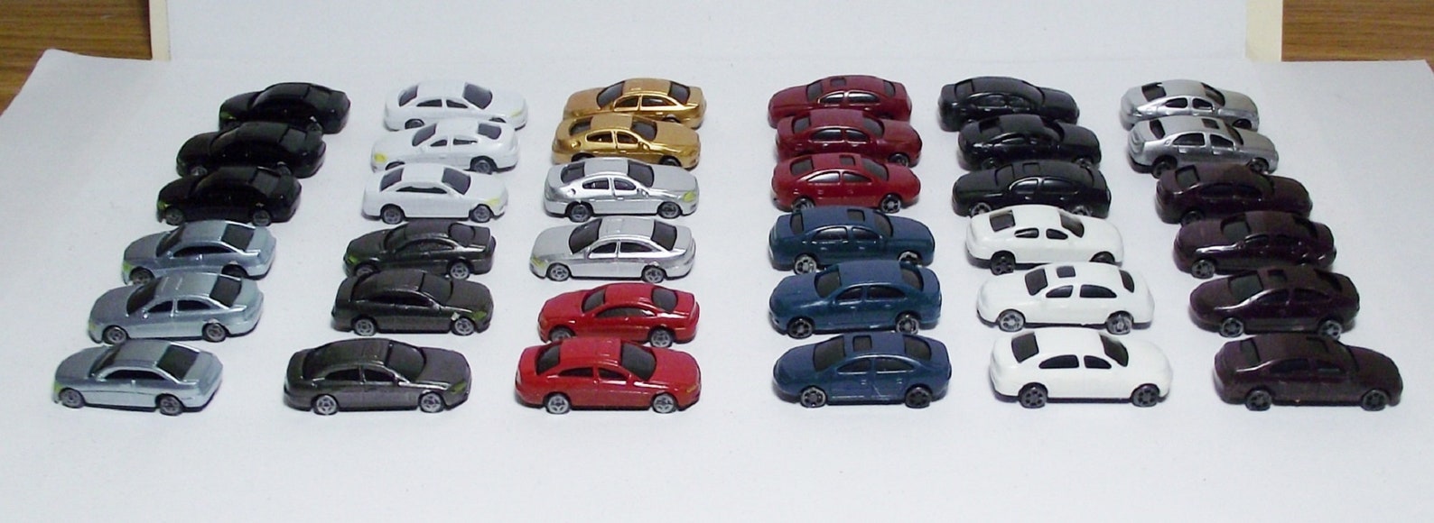 N Scale Plastic Model Cars in Several Colors and Styles-32 Cars per ...