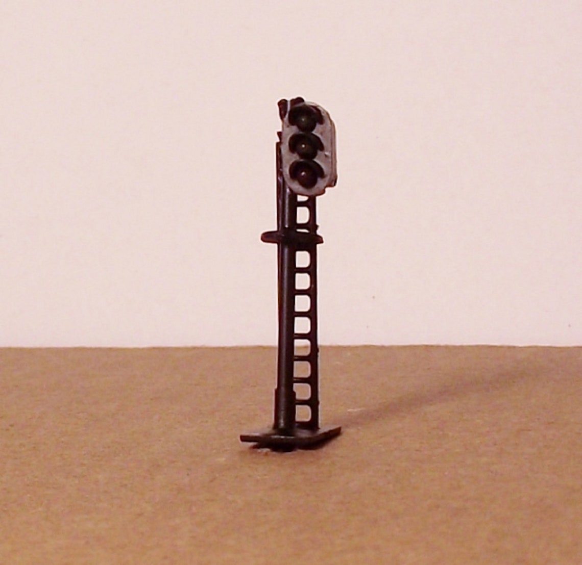 N Scale Railroad Block Signals Manual Operating 3 Color Block Signals W ...