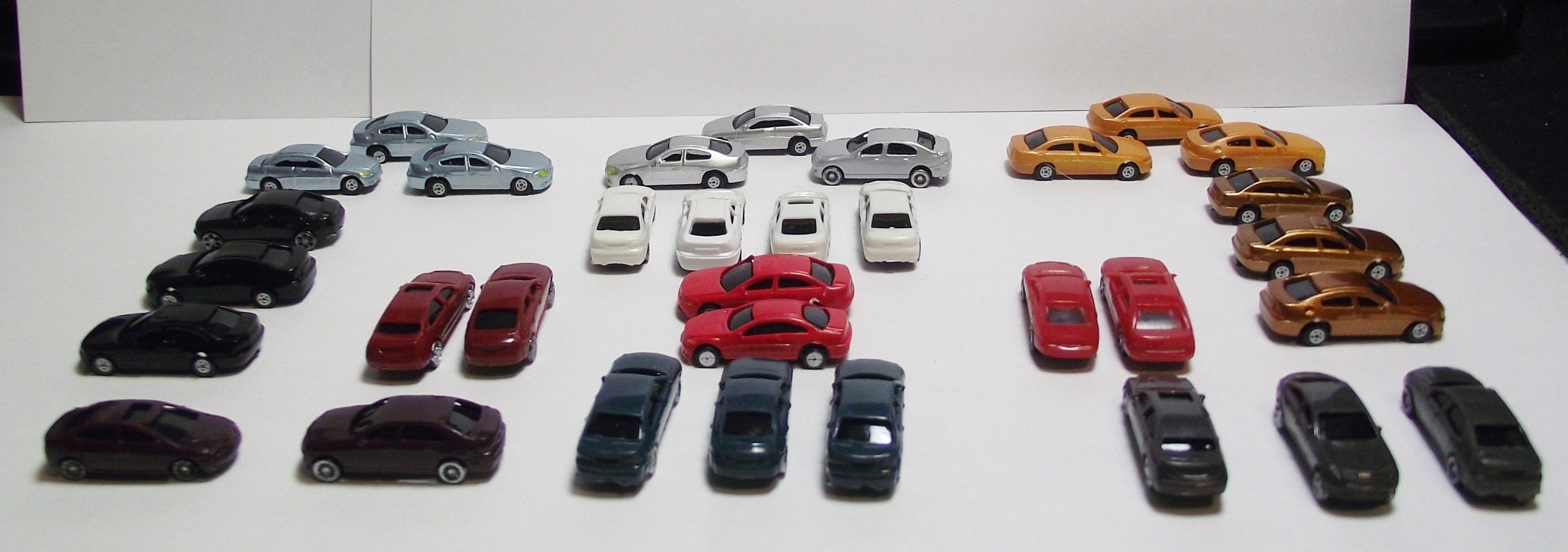 N Scale Plastic Model Cars in Several Colors and Styles-32 Cars per ...
