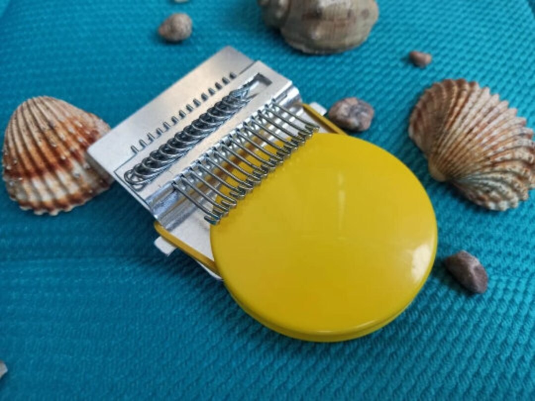 Speedweve Type, Small Loom, Darning Tool With Plastic Disc (14 Hooks ...