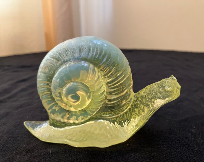 Fenton Vaseline Glass Snail, Vintage Yellow Opalescent Uranium Glass ...