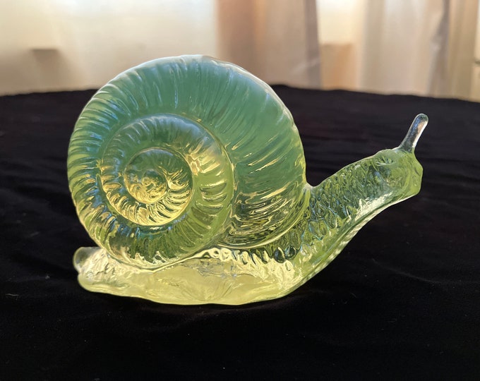 Fenton Vaseline Glass Snail, Vintage Yellow Opalescent Uranium Glass ...