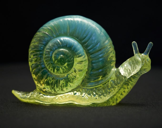 Fenton Vaseline Glass Snail, Vintage Yellow Opalescent Uranium Glass ...