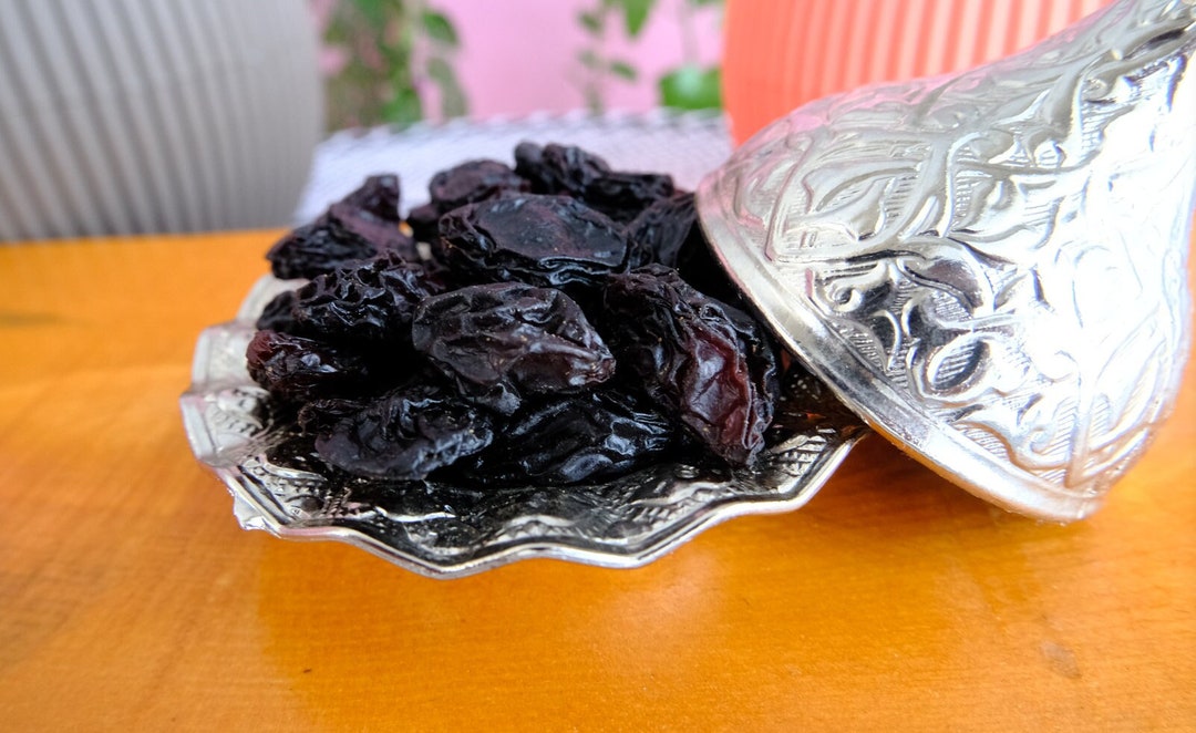 Organic Black Raisins, Black Seed Bearing Raisins, Turkish Black ...