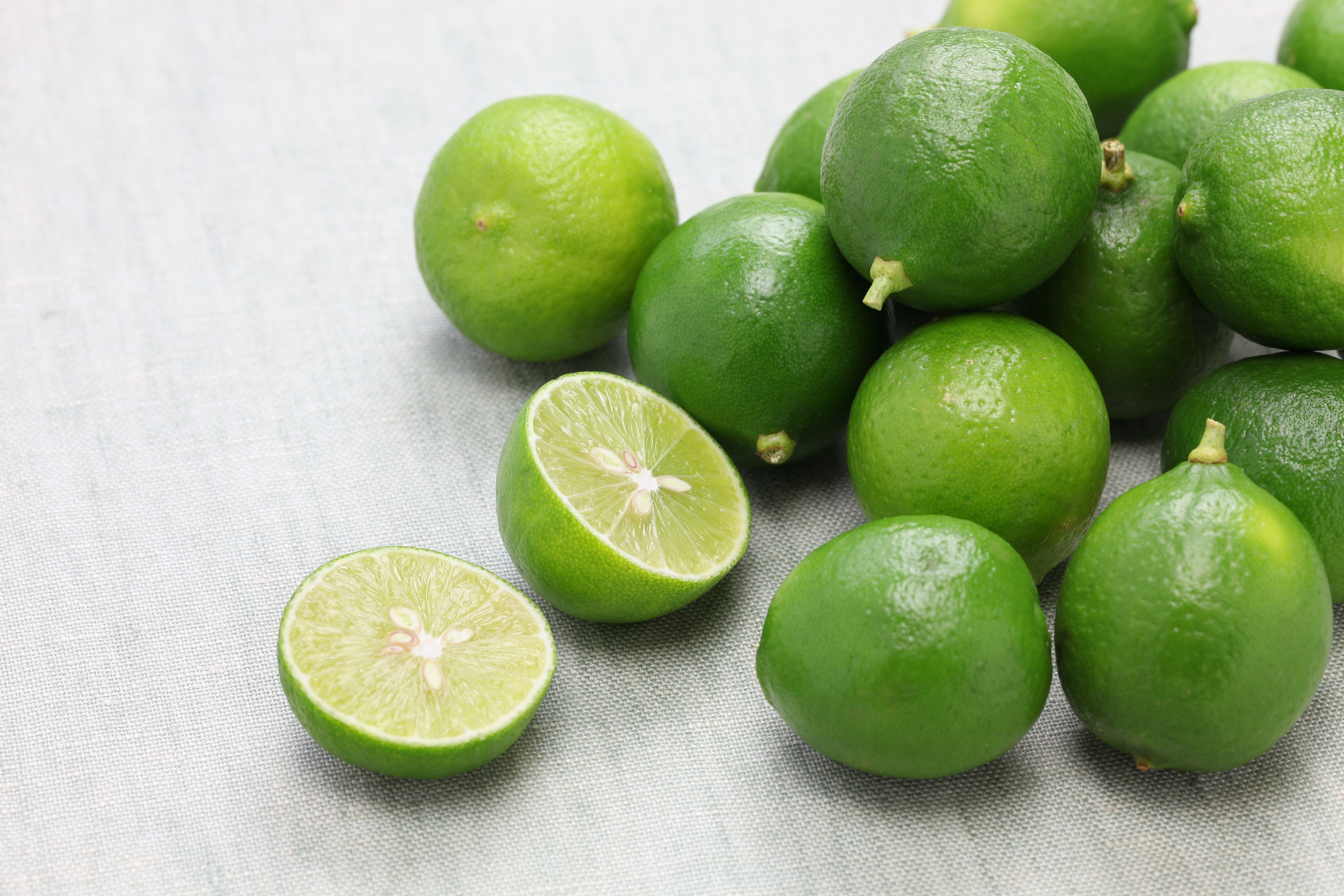 Key Limes Fresh Seeded (ALKALINE) the Actual Fruit (key Lime) Free ...