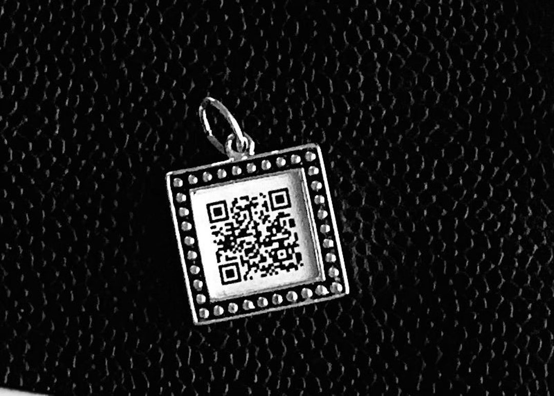 Custom QR Code Pendant/personalised Gift/ QR Code Accessories / Gift ...