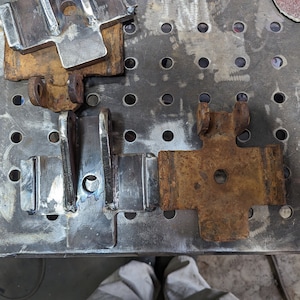 1980-1997 Ford F250 F350 Front Axle Lower Shock Mount DXF File improved ...