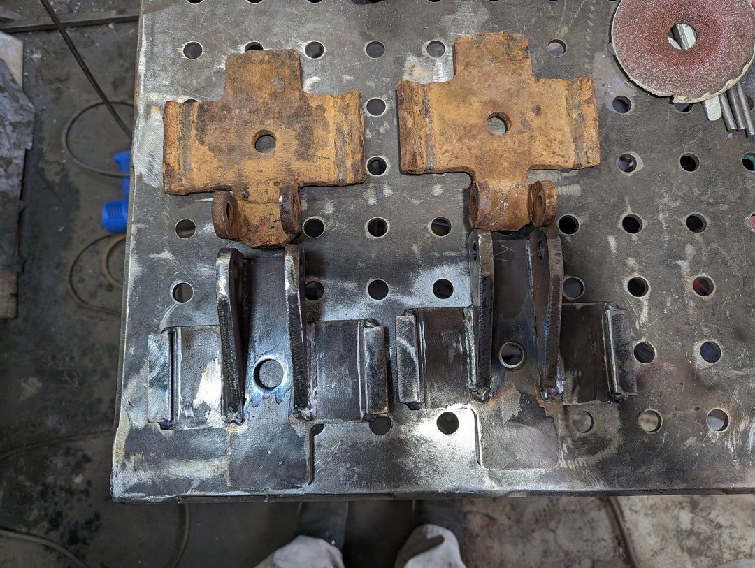 1980-1997 Ford F250 F350 Front Axle Lower Shock Mount DXF File improved ...