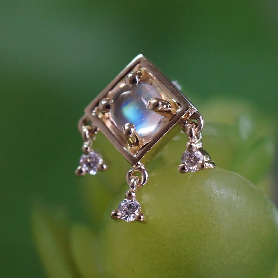 Modern Mood Threadless: "zendaya" End in Gold With Moonstone & Diamonds ...