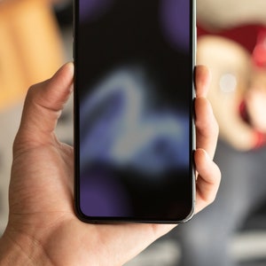 Abstract Gradient iPhone Wallpaper: Minimalist Phone Lock Screen ...