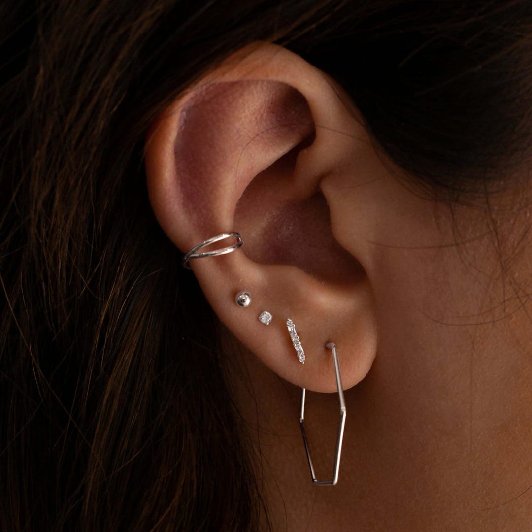 Straight Line Threadless End Piercing, 14K Gold Baguette and Round ...