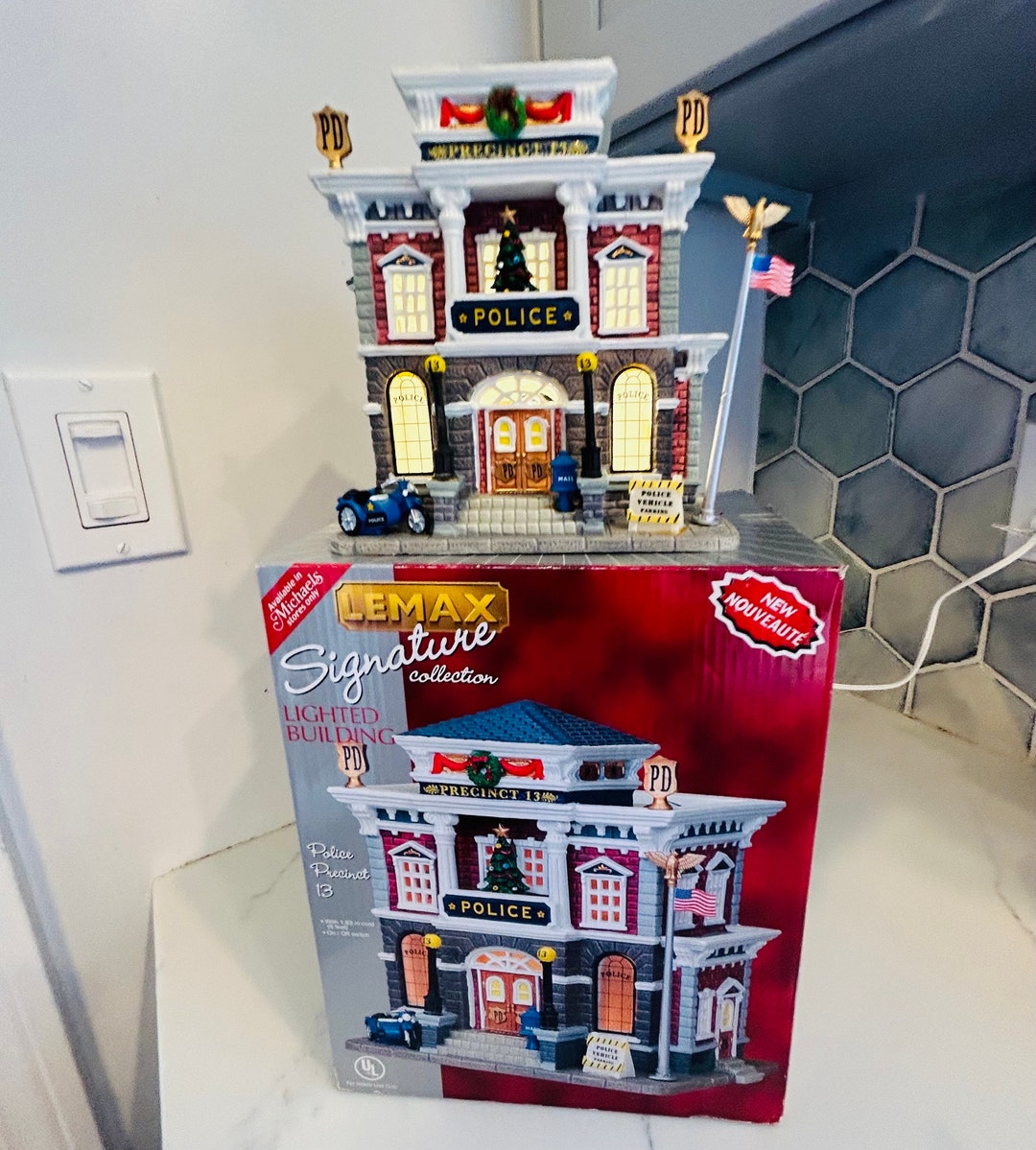 LEMAX Police Station Precinct 13 Signature Collection Christmas Village ...