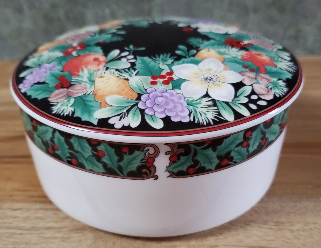 Mikasa Festive Wreath Trinket Box Holly Maxima Japan Porcelain FX071 ...