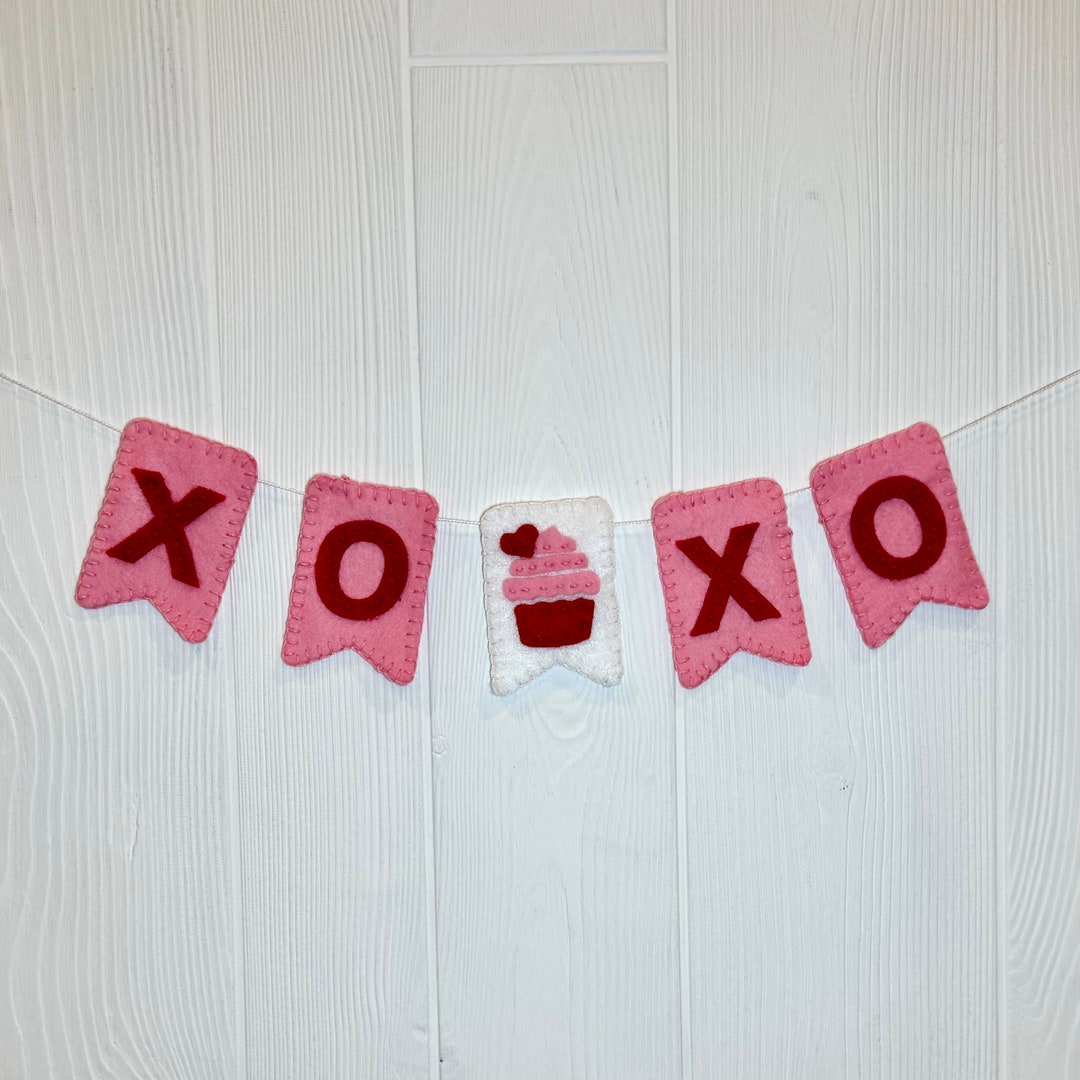 DIY Kit Mini Hugs & Kisses Banner, Valentine's Day Decor, Small Stand ...
