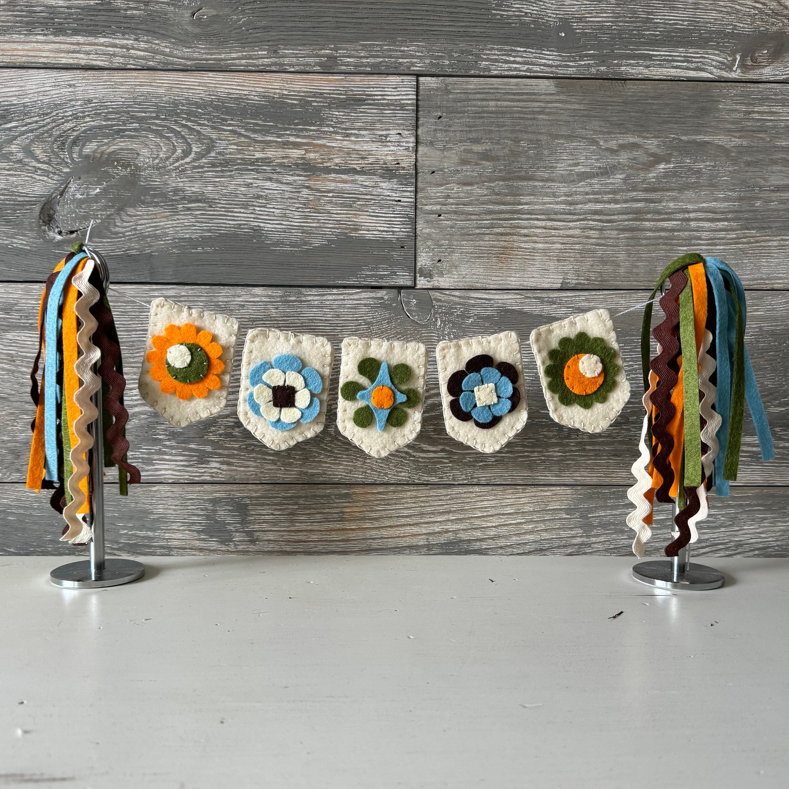 Mini Retro Flowers Banner, Spring, Felt Banner, Small Stand Banner ...