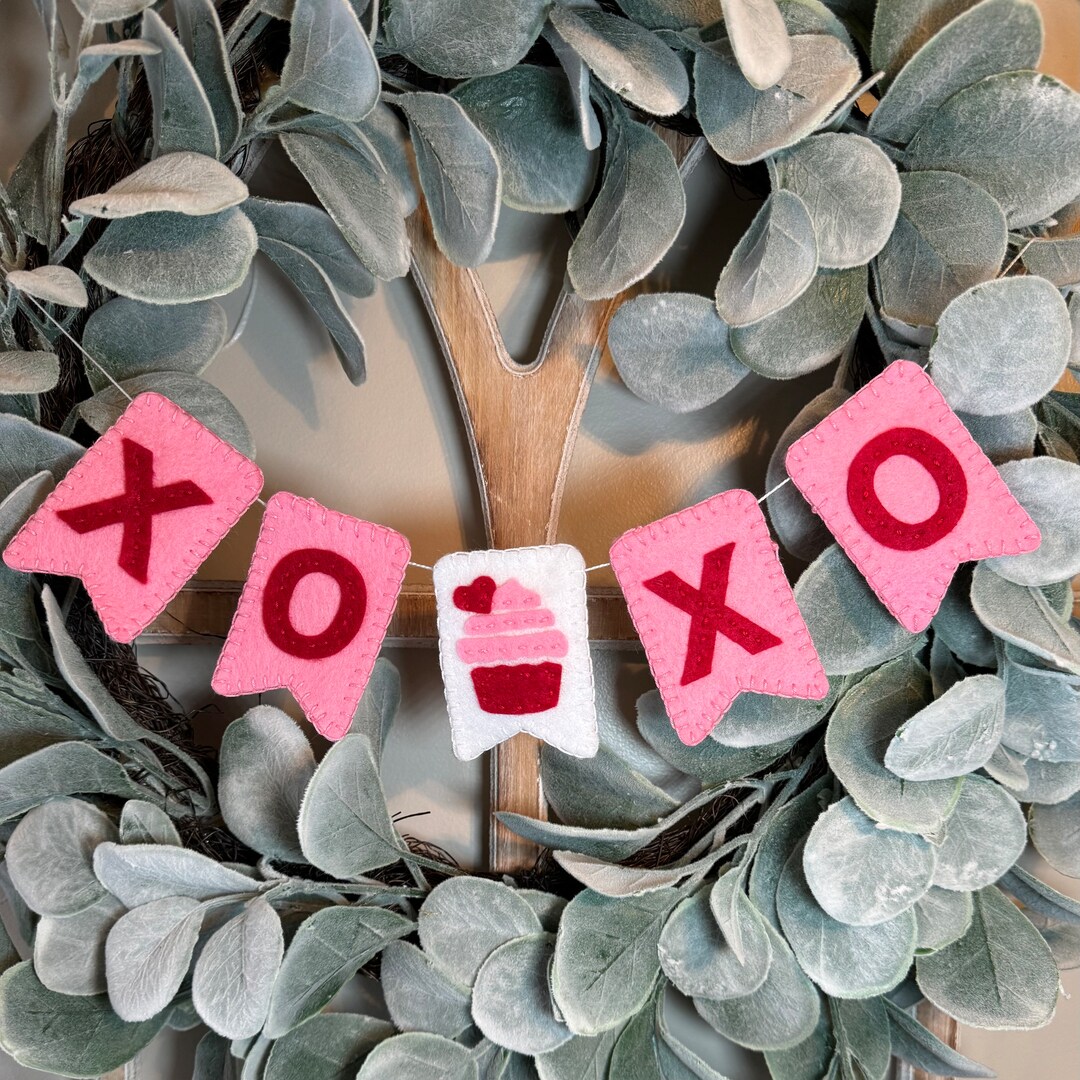 Mini Hugs & Kisses Felt Banner, Valentine's Day Decor, Pink and Red ...