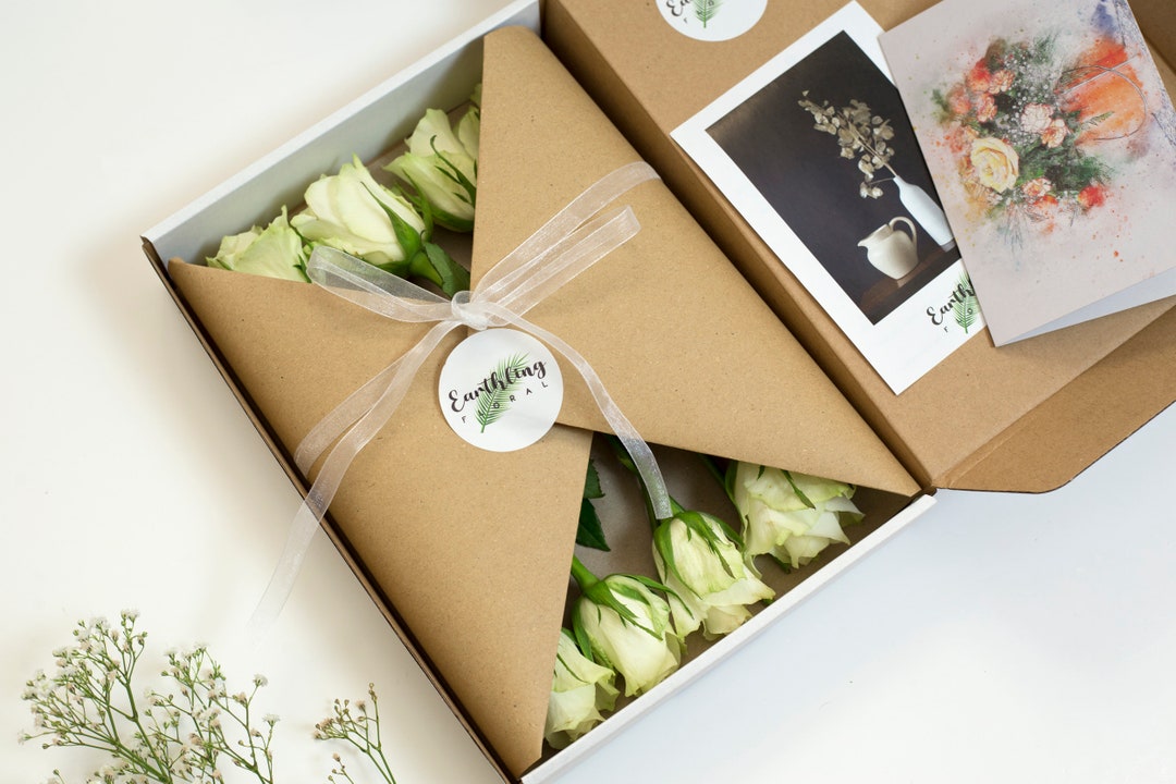 Letterbox Fresh Flowers With Hand Written Message | White Roses Fresh ...