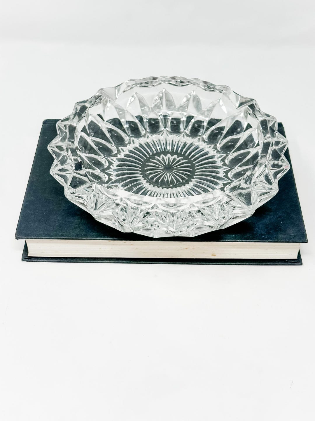 Vintage Large Glass Ashtray, Heavy Duty Clear Round Ashtray, Detailed ...