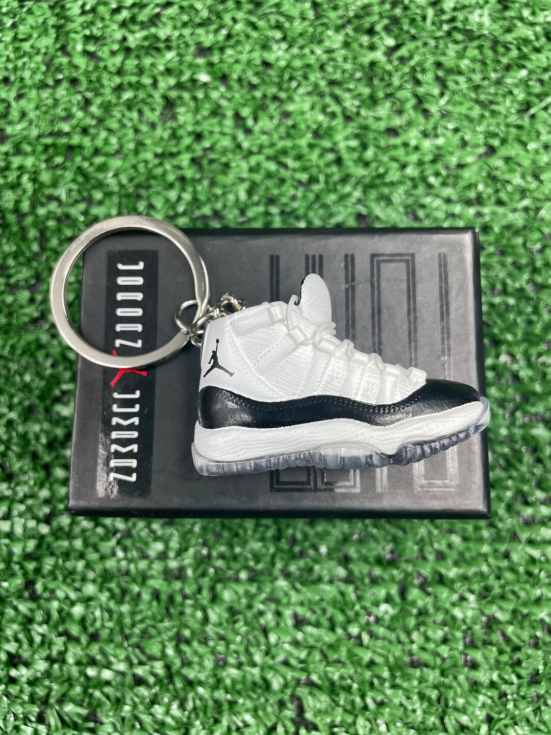 Sneaker Keychain 3D Retro White Black 11 Mini Shoe Retro OG Keyring ...