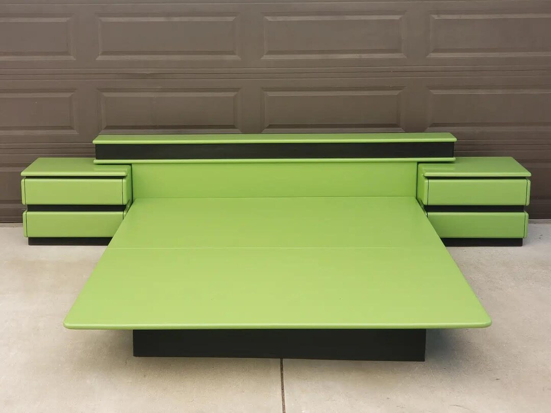 1980's Postmodern Green Cal King Platform Bed Set by Rougier - Etsy